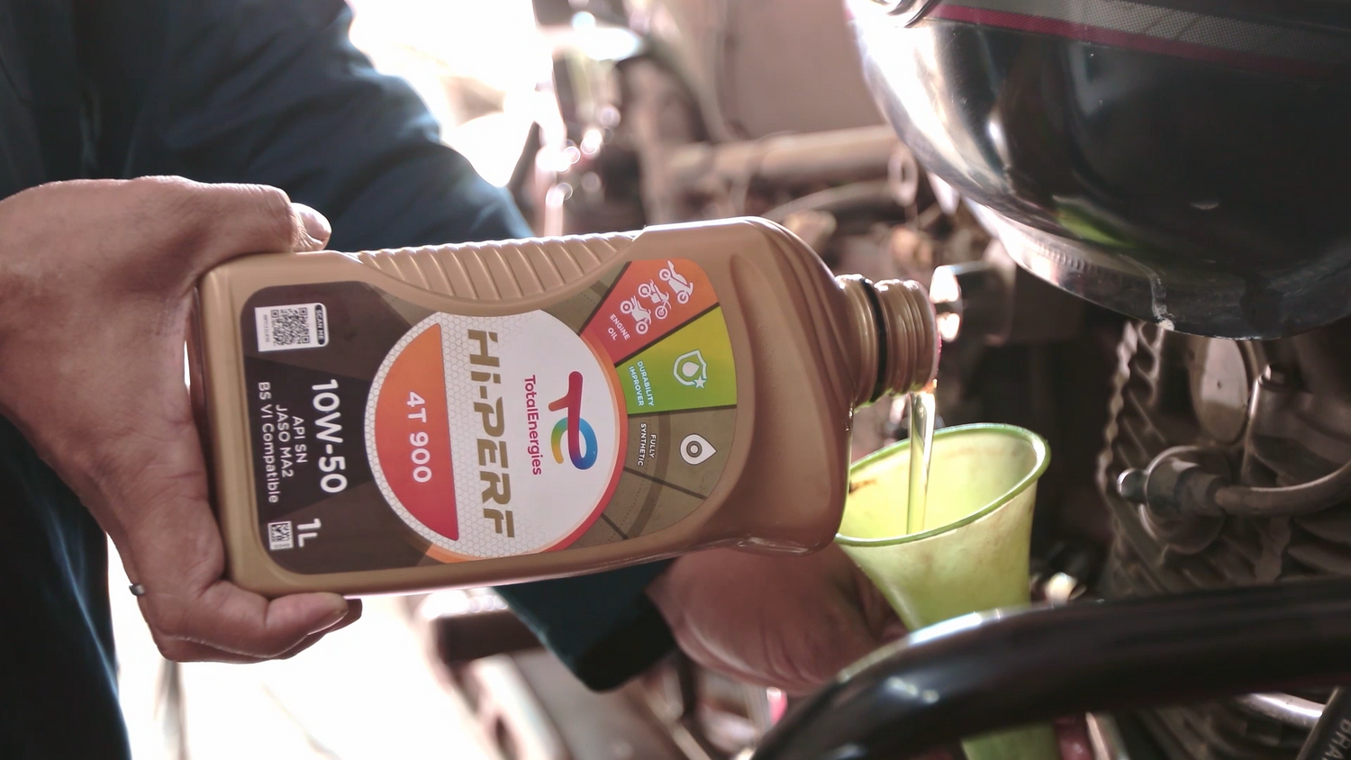 How to Choose the Right Bike Engine Oil? - Spares Cart